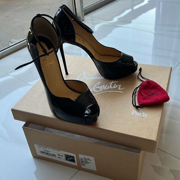 Christian Louboutin | Shoes | Christian Louboutin Heels Round Chick ...